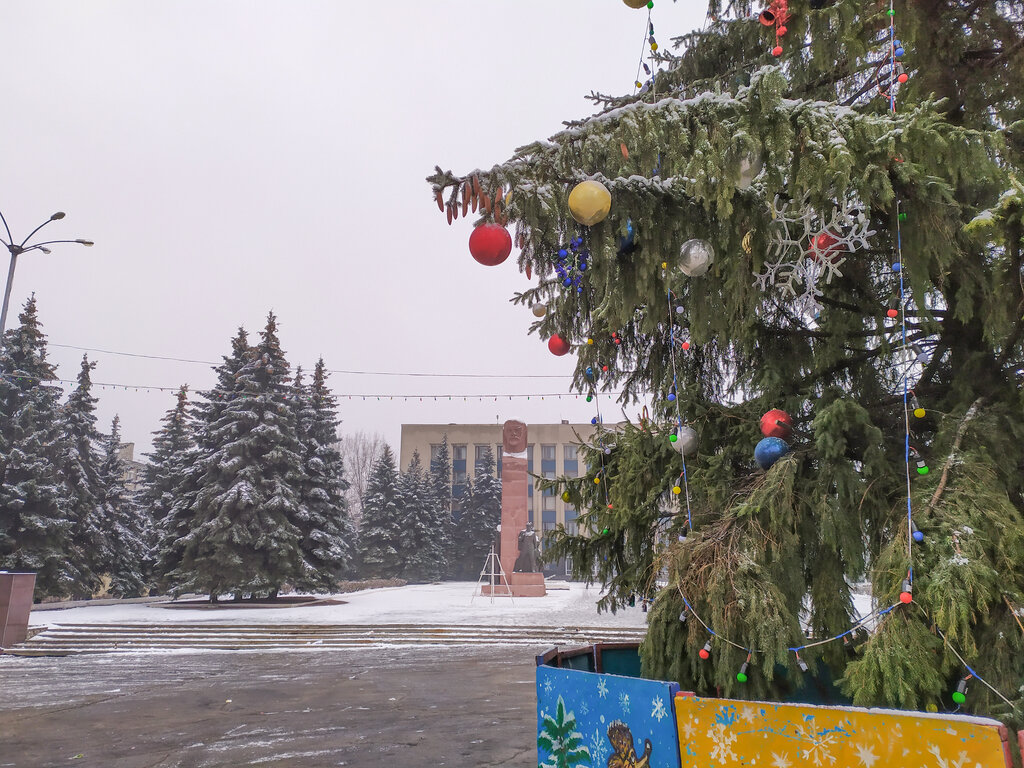 Anıt, heykel В.И. Ленин, Antracit, foto