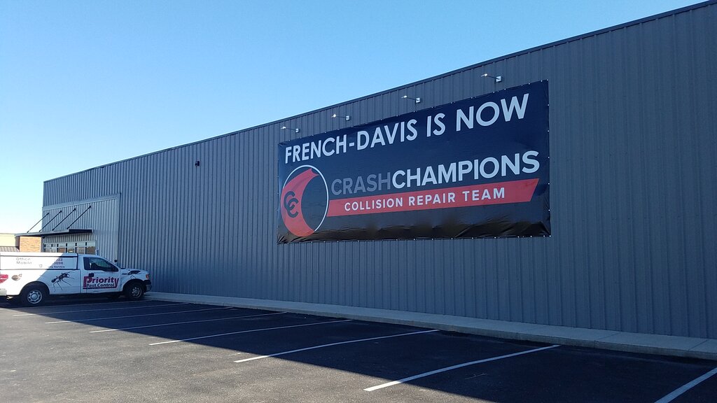 Oto kaporta Crash Champions Collision Repair, Missouri Eyaleti, foto