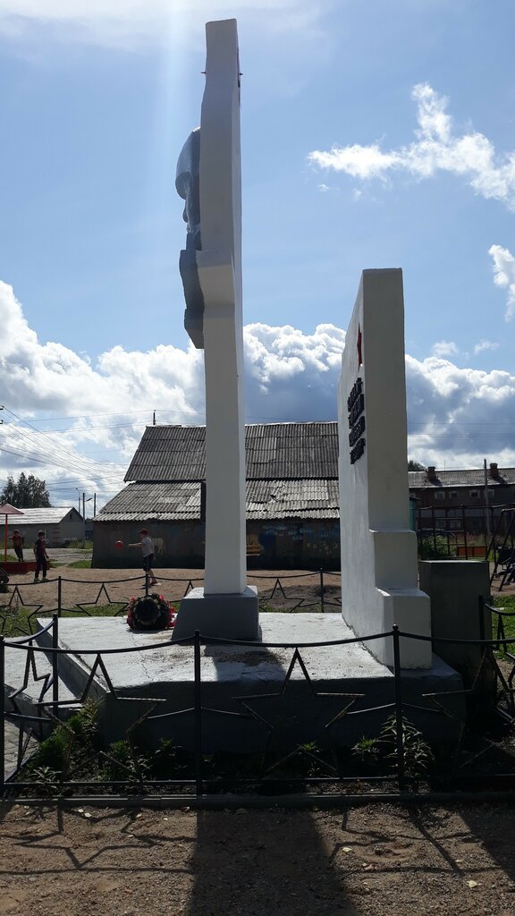 Anıt, heykel Памятник-обелиск воинам-землякам, погибшим в годы Великой Отечественной войны, Niandoma, foto