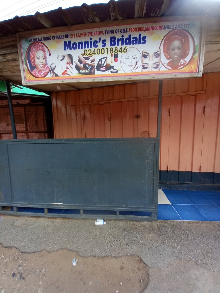 Düğün mağazası Monnies bridal, Akra, foto