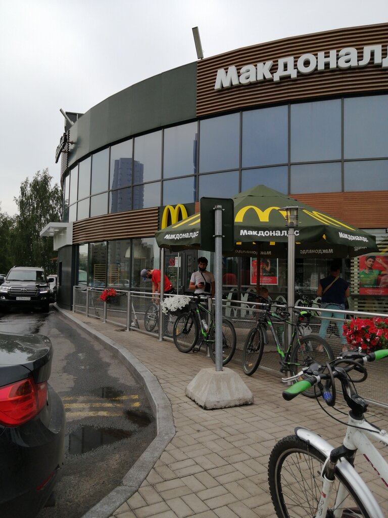 Fast food McDrive, Saint‑Petersburg, foto
