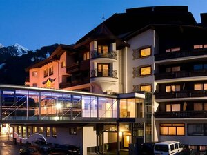 Strass Sporthotel (Hauptstraße No:470, Mayrhofen), otel  Mayrhofen'den