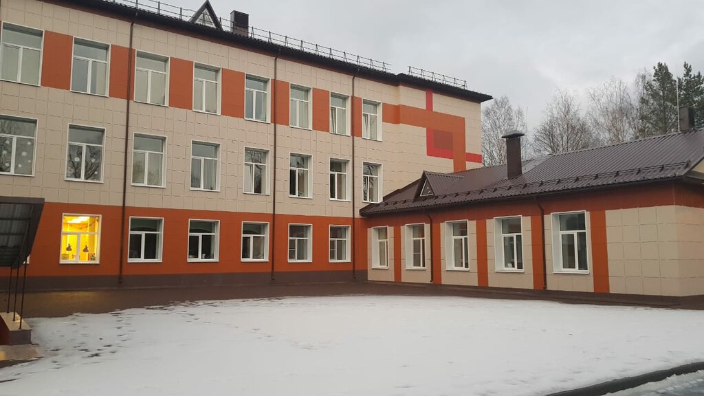 Ortaokul MBOU Lugovsk Secondary School, Lobnia, foto