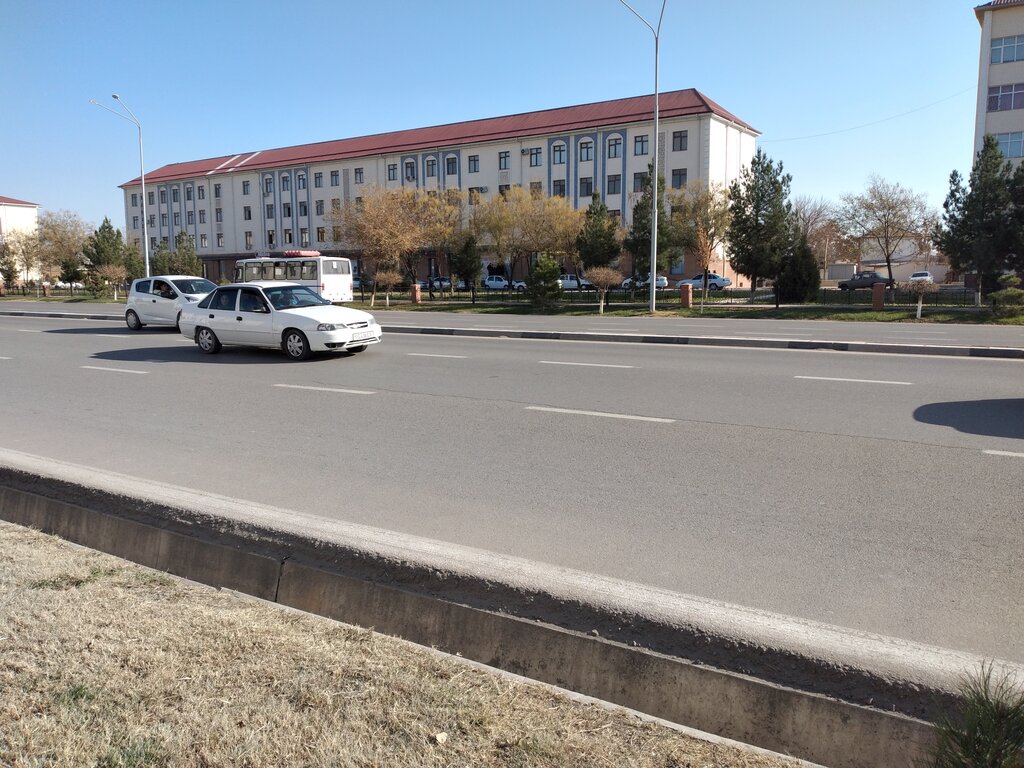 Beyaz eşya mağazaları Midea, Karşı, foto