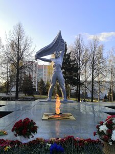 Вечный огонь (Udmurtian Republic, Izhevsk, Karlutskaya ploshchad), anıt, heykel  Izhevsk'ten