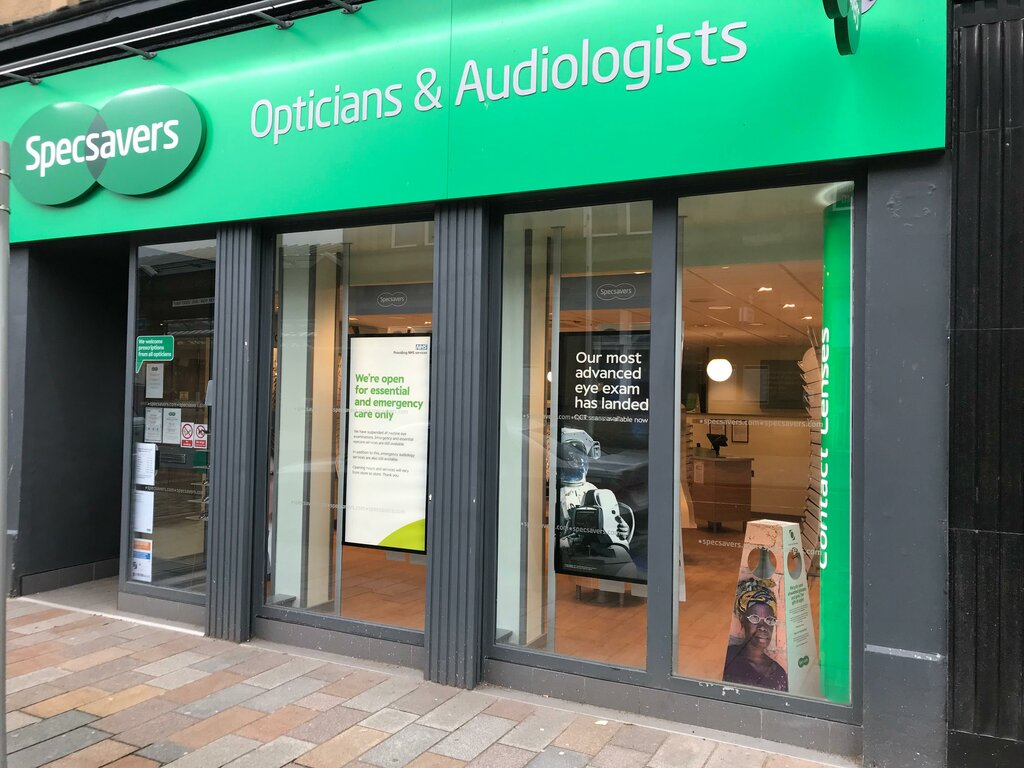 Giyim mağazası Specsavers Opticians and Audiologists - Helensburgh, İskoçya, foto