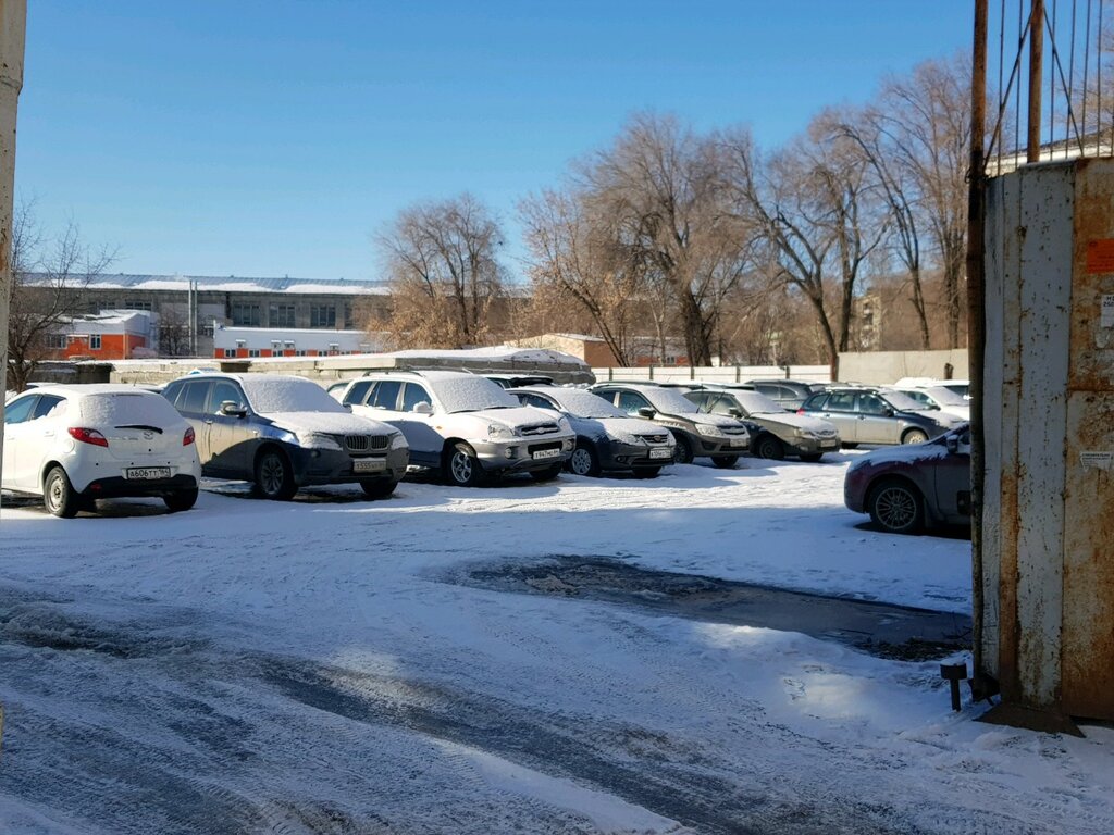 Otoparklar Platnaya avtostoyanka, Saratov, foto