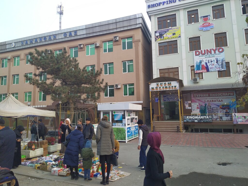 Giyim mağazası Ayollar liboslari, Nemengan, foto