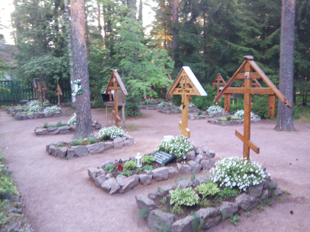 Mezarlıklar Погост при церкви Казанской иконы Божией Матери в Вырице, Saint‑Petersburg ve Leningradskaya oblastı, foto