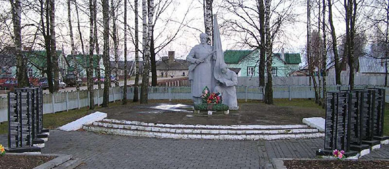 Anıt, heykel Братская могила советских воинов, Mogiliovskaya oblastı, foto