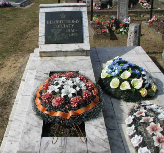 Anıt, heykel Братская могила, Grodnenskaya oblastı, foto