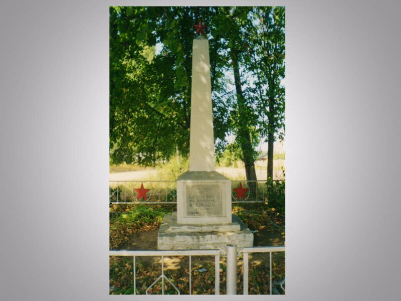 Anıt, heykel Памятное место, где в 1942 г. партизаны вели ожесточенные бои, Smolenskaya oblastı, foto