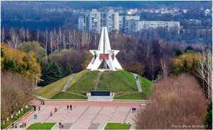 Mound of Immortality (Bryansk Urban District, Sovetskiy City Administrative District, Tsentralny park kultury i otdykha imeni 1000-letiya goroda Bryanska), anıt, heykel  Briansk'tan