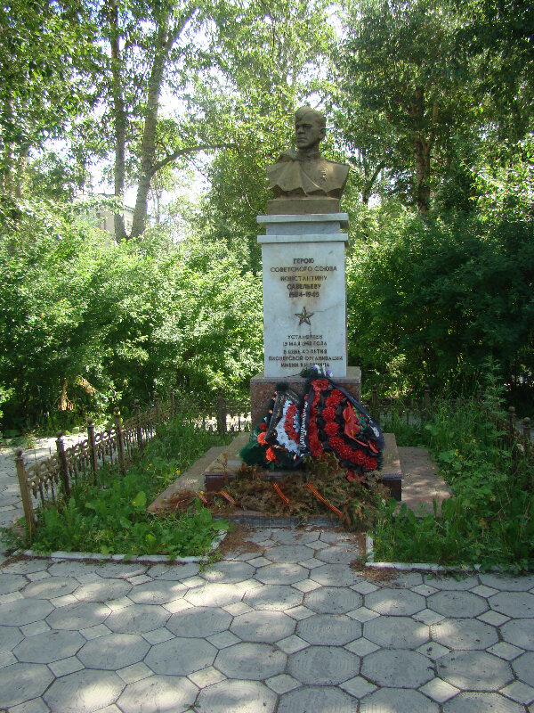 Anıt, heykel Герой Советского Союза Константин Савельев 1924-1945, Kizel, foto