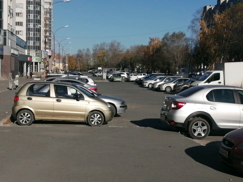 Otoparklar Parking lot, Yekaterinburg, foto