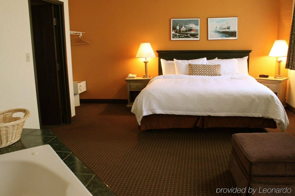 Otel The Suites Hotel at Waterfront Plaza, Duluth, foto