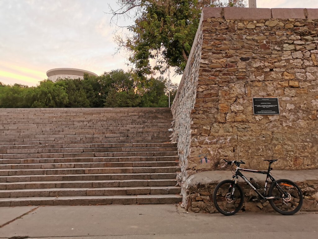Dekorasyon ve süsleme, onur panosu Rodimtsev's wall, Volgograd, foto