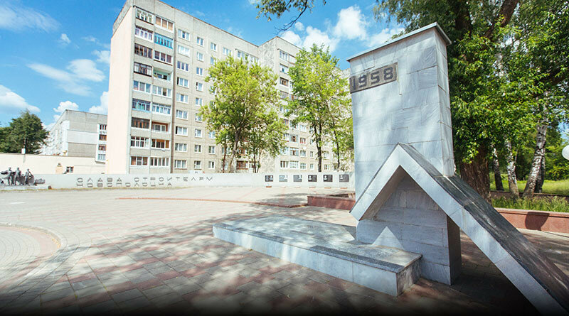 Anıt, heykel Слава строителям Новополоцка, Navapolatsk, foto