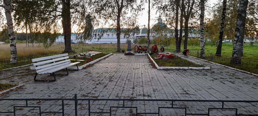 Anıt, heykel Братская могила воинов Советской Армии, Saint‑Petersburg ve Leningradskaya oblastı, foto