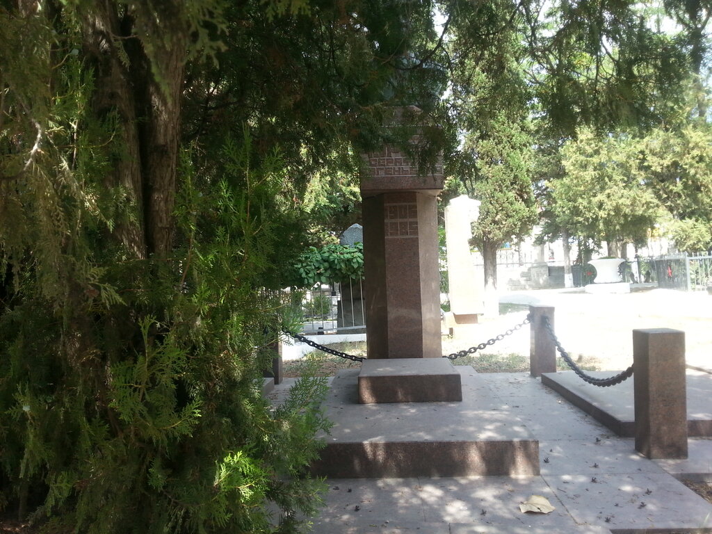 Ünlü kişilerin mezarları Адмирал С.Е. Чурсин, Sevastopol, foto