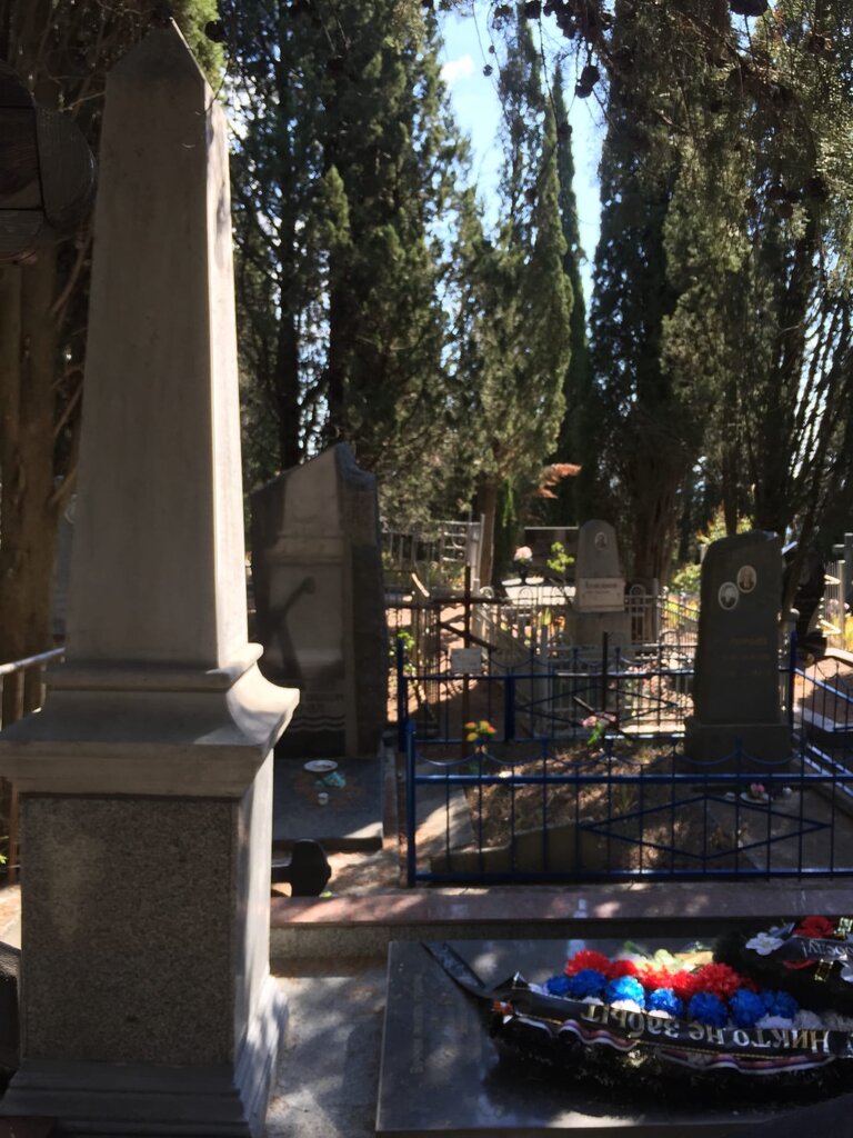 Anıt, heykel Могила советских воинов, умерших в госпиталях Симеиза, Kırım Cumhuriyeti, foto