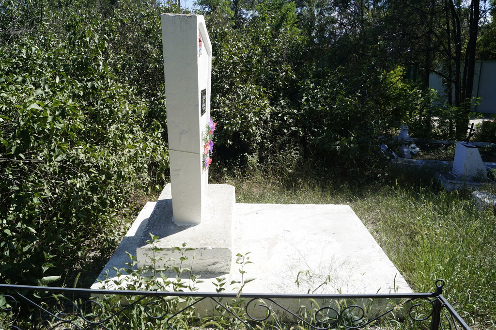 Ünlü kişilerin mezarları Подпольщик Е.Ф. Завалеев, Kırım Cumhuriyeti, foto