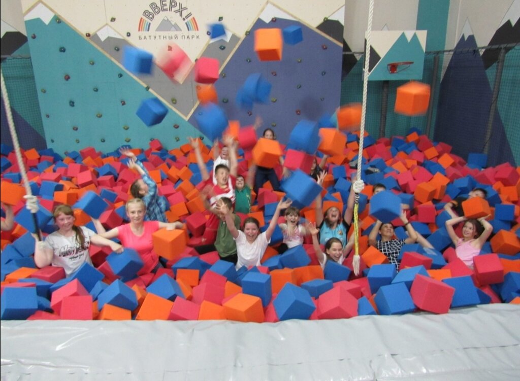 Trambolin merkezi Батутный парк Вверх, Çeliabinsk, foto