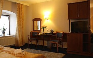 Zámecký hotel Zlatý Orel (Olomoucký kraj, Prerov, Hranice), otel  Hranice'den