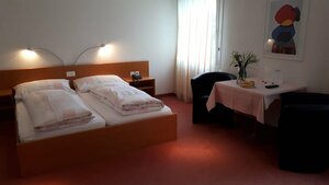 Hotel Schlosswald (Triesen, Eichholzweg, 6), otel  Dünya'dan