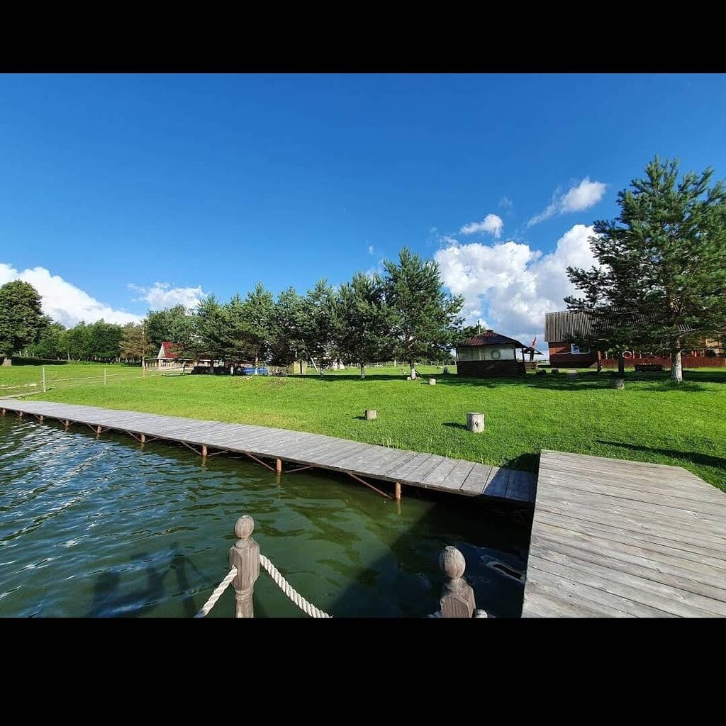 Resort oteller, tesisler Дом у озера, Smolenskaya oblastı, foto