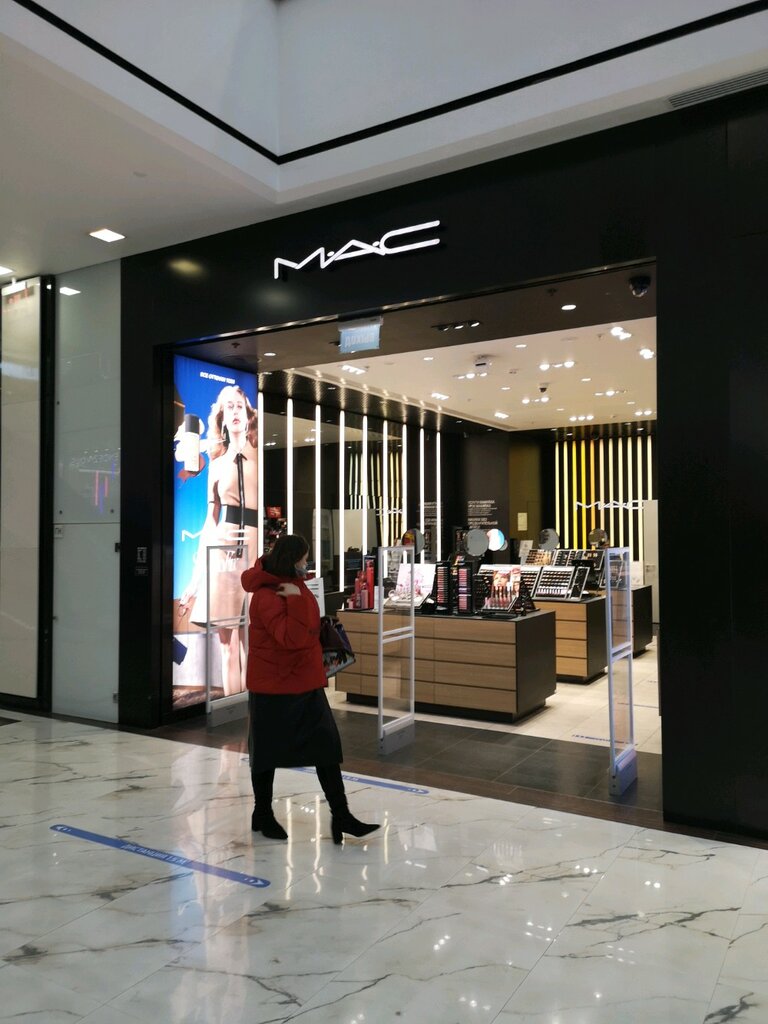Kozmetik ve parfümeri mağazaları Mac Cosmetics, Moskova, foto