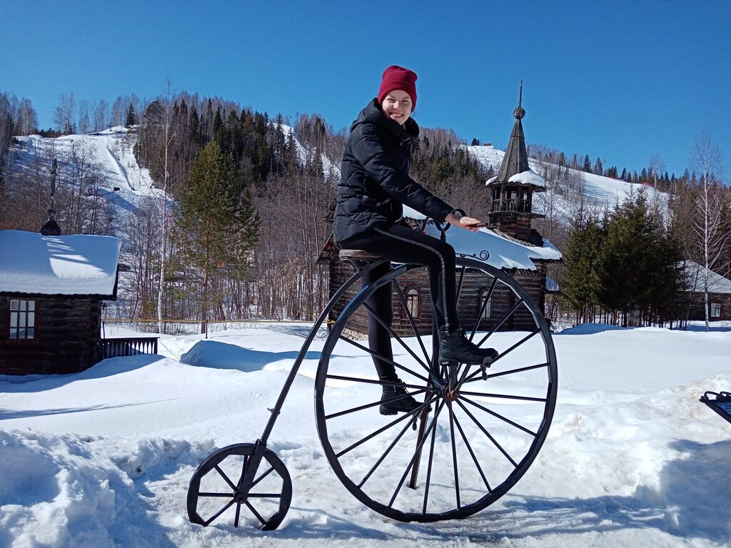 Park, sokak heykeli Велосипед Артамонова, Çusovoy, foto