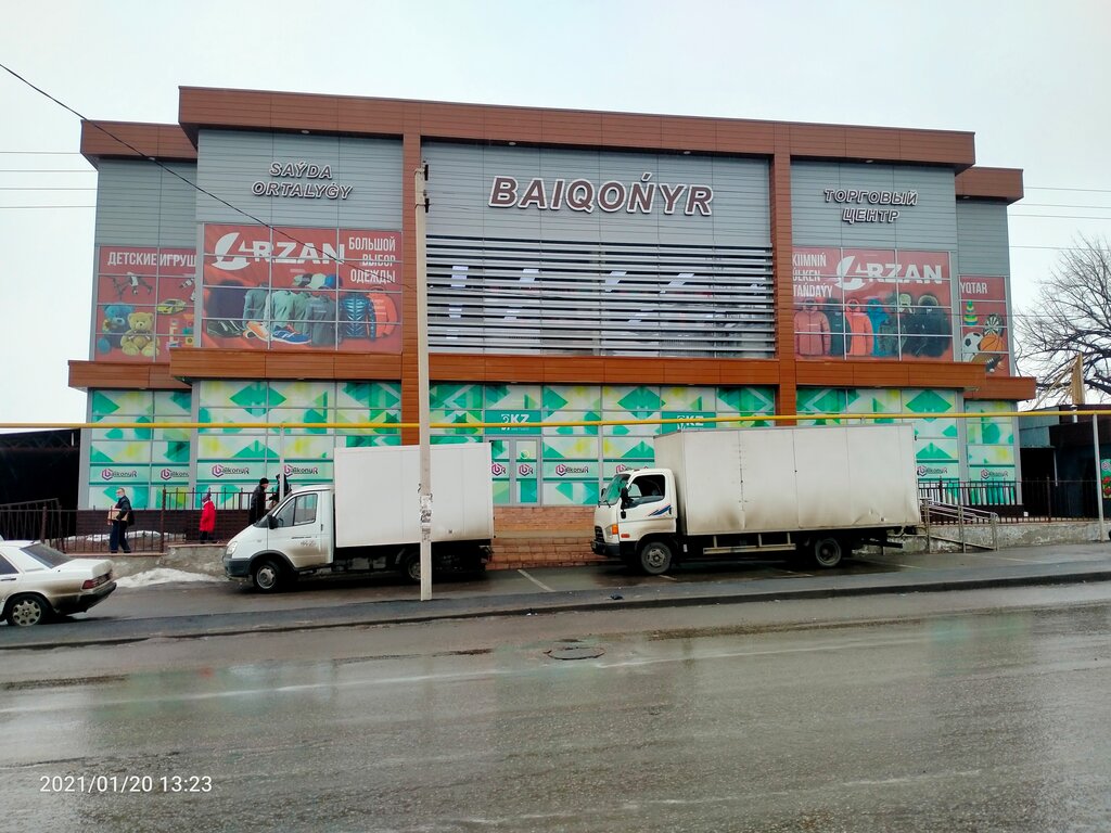 Giyim mağazası Arzan, Yesik, foto