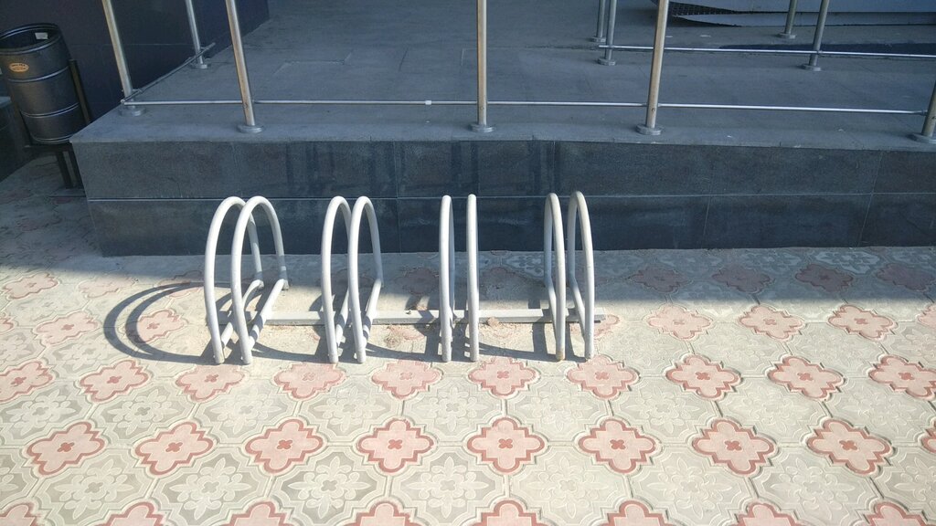 Bisiklet park yerleri Bicycle parking, Naberejniye Çelny (Yar Çallı), foto