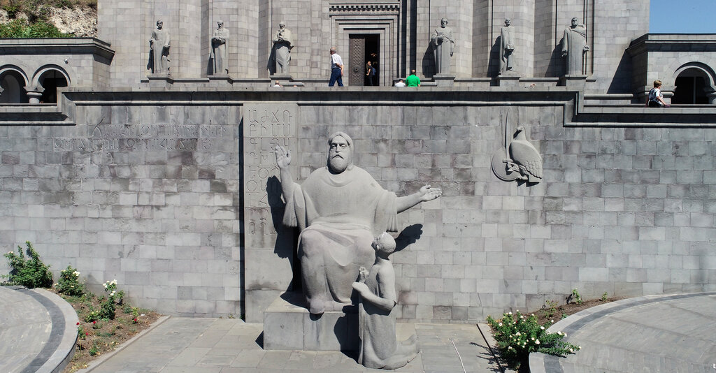 Anıt, heykel Monument of Mesrop Mashtots and Koryun, Erivan, foto