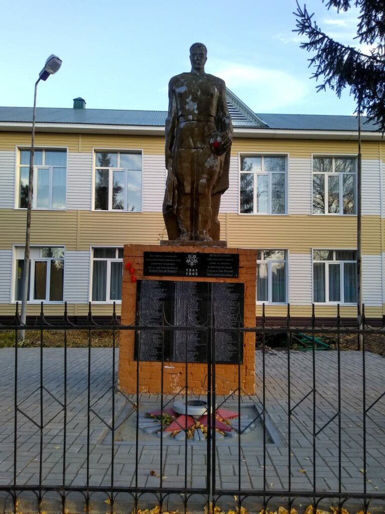 Anıt, heykel Памятник неизвестному солдату, посвященный землякам, участникам и погибшим в ВОВ, Tataristan, foto