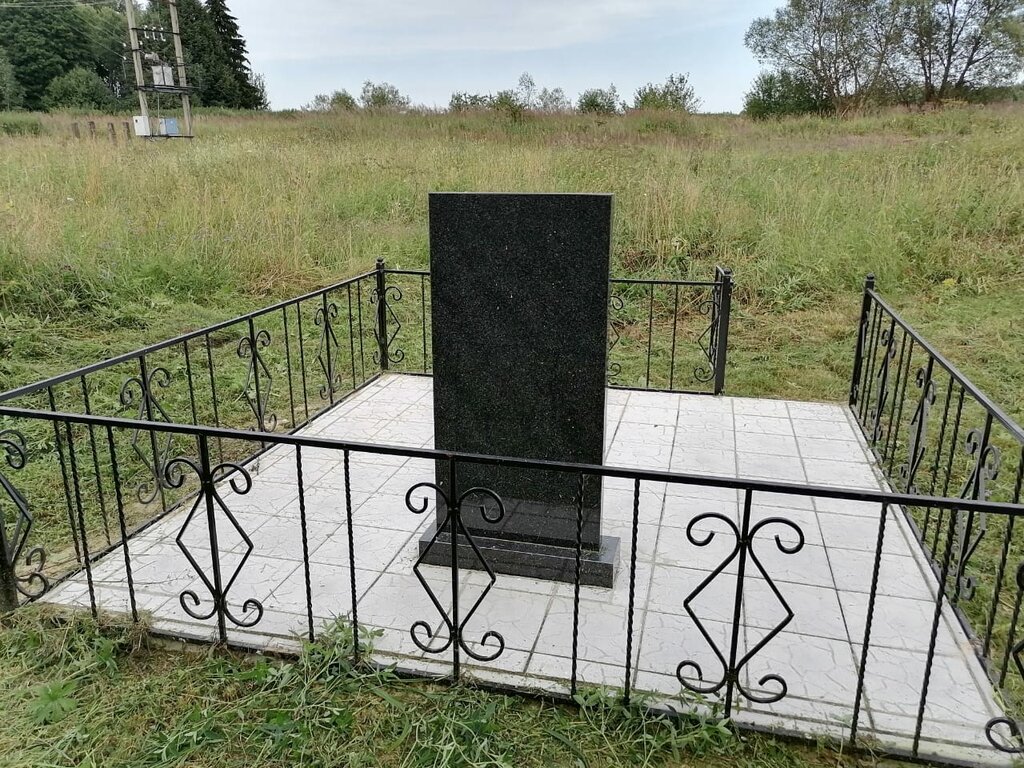 Anıt, heykel Братская могила № 096, Kalujskaya oblastı, foto