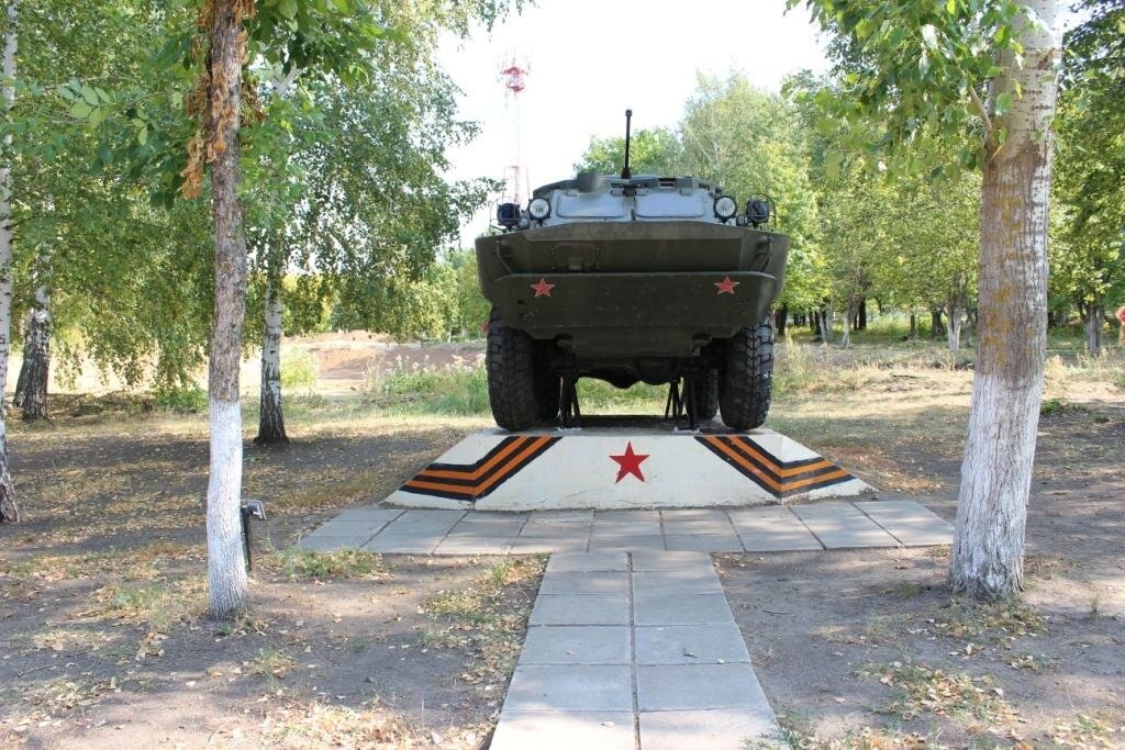 Teknoloji anıtı Образец военной техники БРДМ-2, Şihany, foto