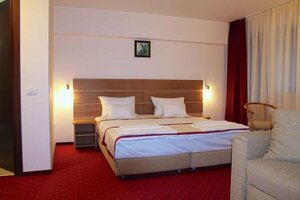 Hotel Carpați (Ilfov County, Pantelimon, Strada Nicolae Bălcescu, 1), otel