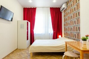 Apartments on Borisa Pupko 5 (Borisa Pupko Street No:5), otel  Novorossiysk'ten