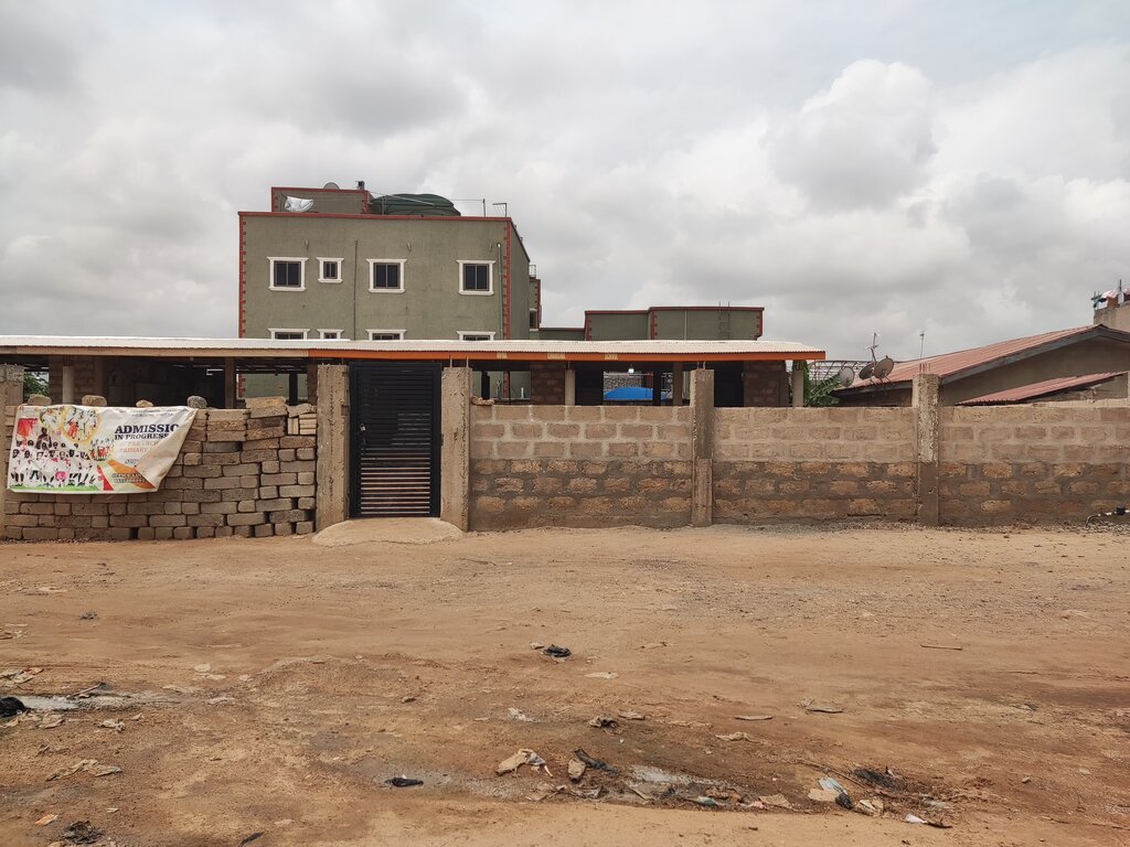 Ortaokul Royal Charisma School, Dünya, foto