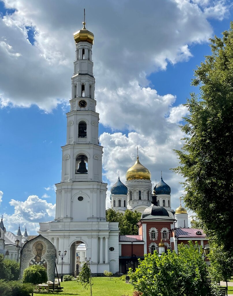 Turistik yerler Святые ворота с надвратной башней, Dzerjinski, foto