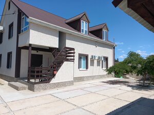 SunHouse (Солнечная улица No:1, село Прибрежное), otel  Kırım Cumhuriyeti'nden