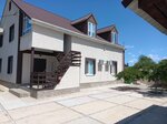 SunHouse (Солнечная улица No:1, село Прибрежное), otel  Kırım Cumhuriyeti'nden