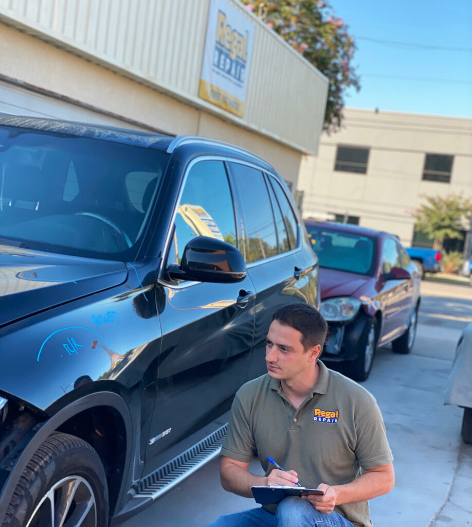 Oto kaporta Regal Repair, Burbank, foto
