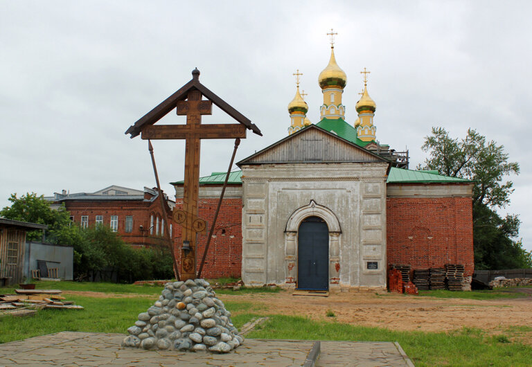 Şapel, haç anıtı Поклонный крест преподобному Герману Аляскинскому, Riazanskaya oblastı, foto