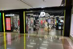 Jd Sports (Comunidad Autònoma de Cataluña, Provincia de Barcelona, Municipio de Badalona, Avenida Pius XII), giyim mağazası  Valensiya'dan