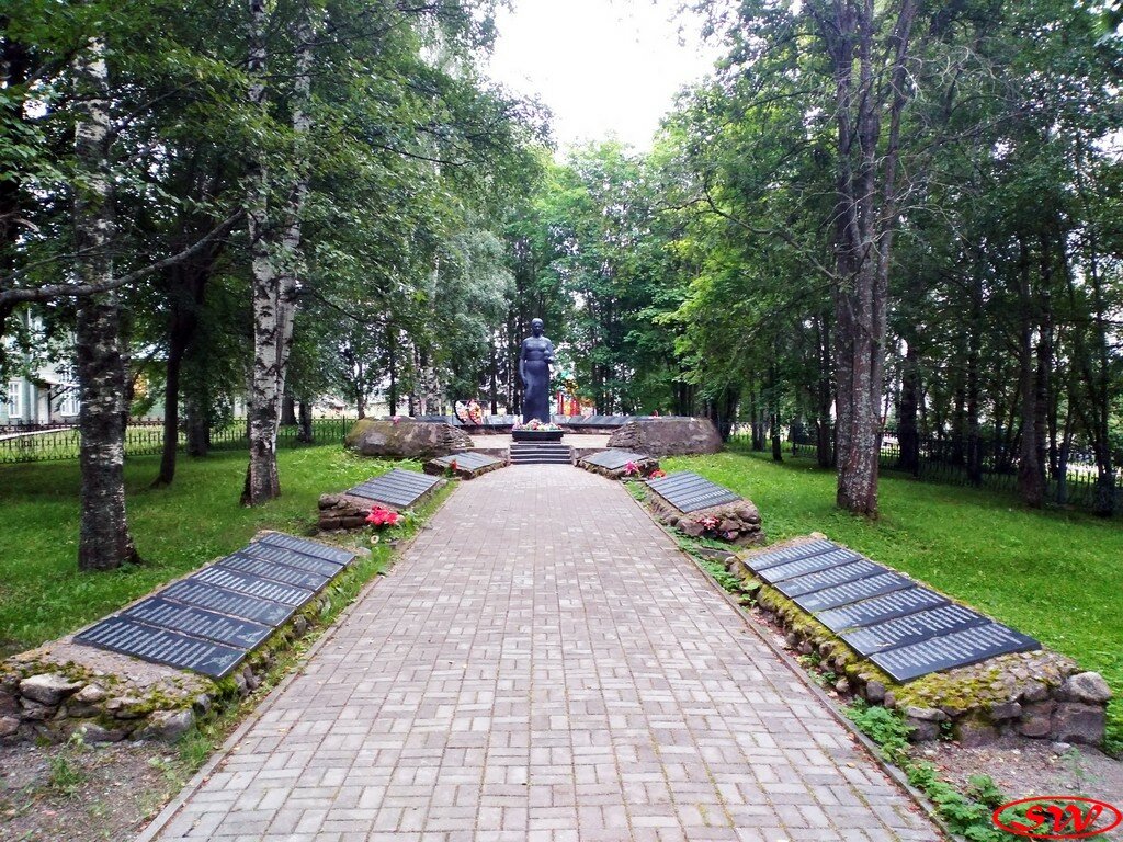 Anıt, heykel Скорбящая мать, Vologodskaya oblastı, foto