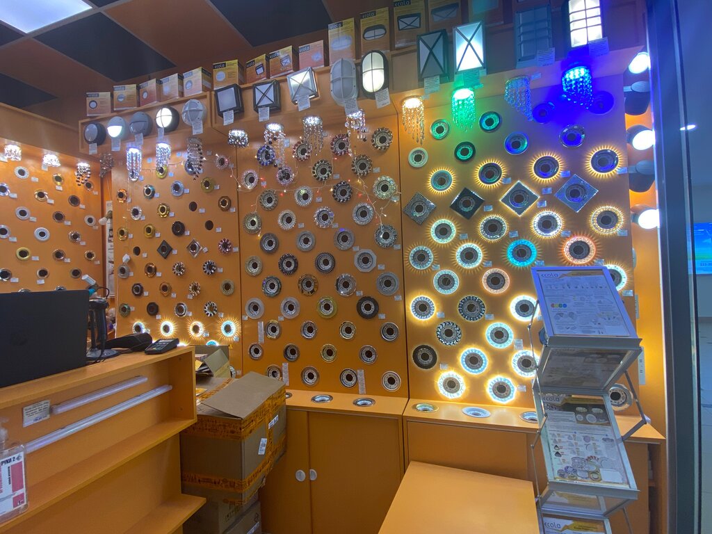 Lamba ve avize mağazaları Ecola, Saint‑Petersburg, foto