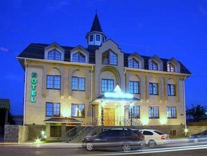 Yolki-palki (Leonov street No:26, Kremenchuk), otel  Kremenchuk'tan